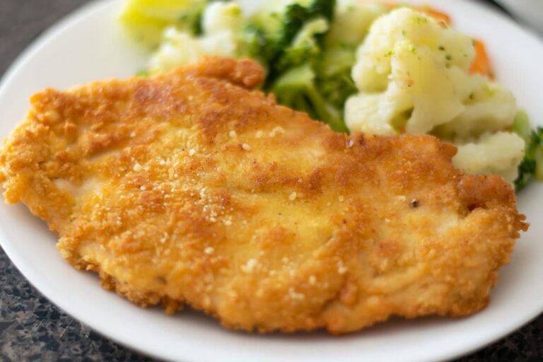 Milanesa de Pollo (Chicken Milanesa) - Thrift and Spice